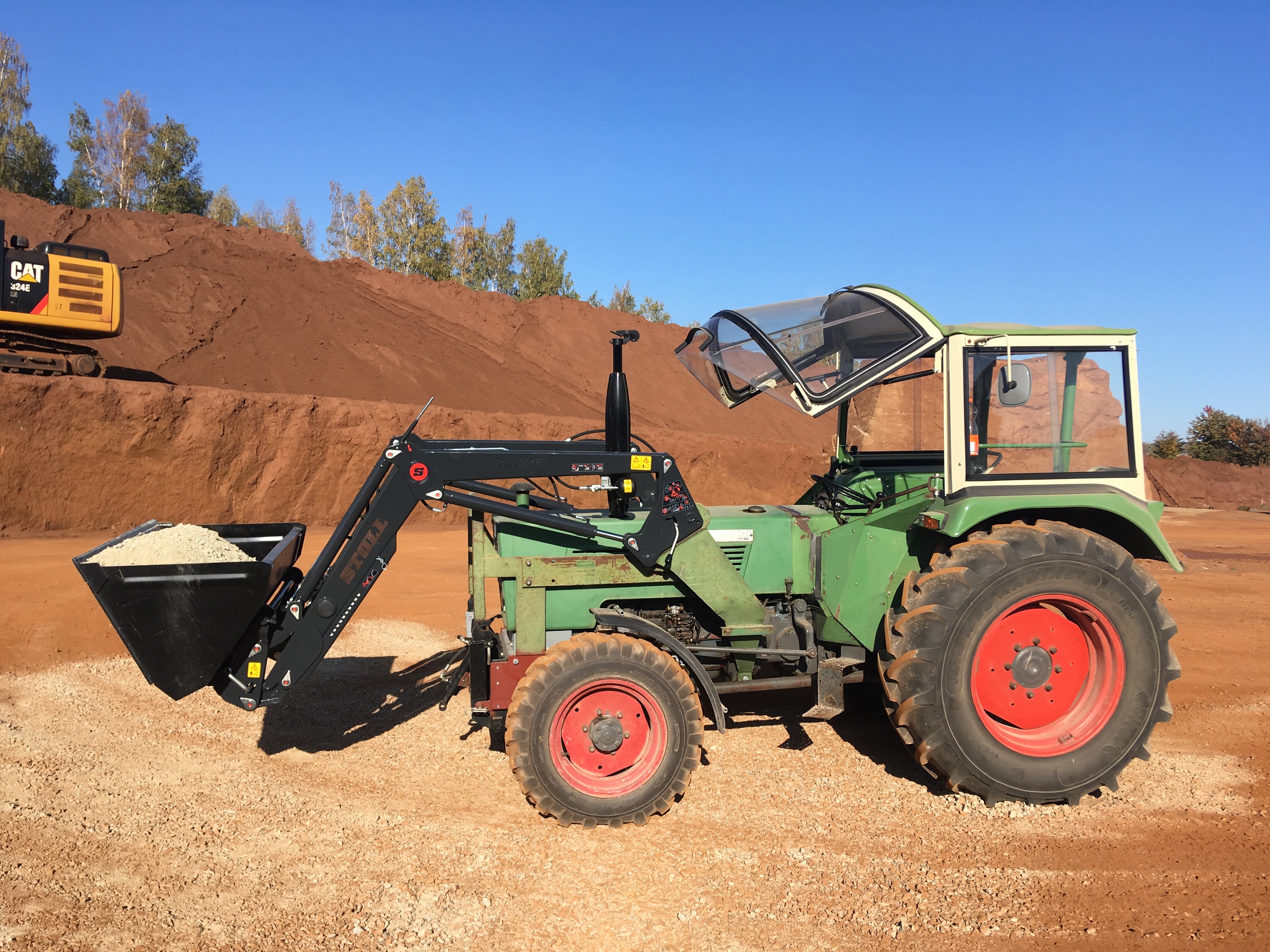 Farmer 105 SA mit Stoll Solid 35-18 - Fendt Oldtimer Forum